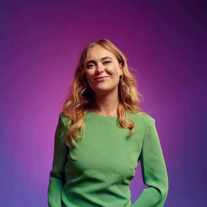 Tien jaar geleden kreeg ze de kans om radio te maken, nu zoekt Fien ...