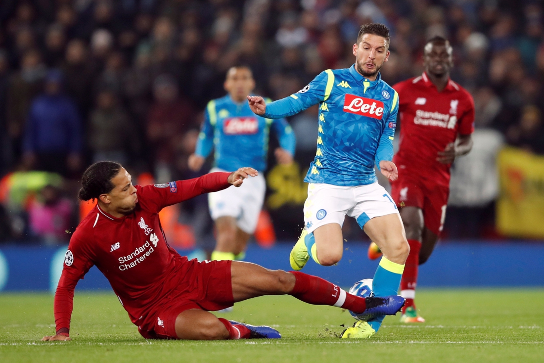 Van Dijk verdedigt zich na gruwelijke tackle op Mertens (en Wesley ...