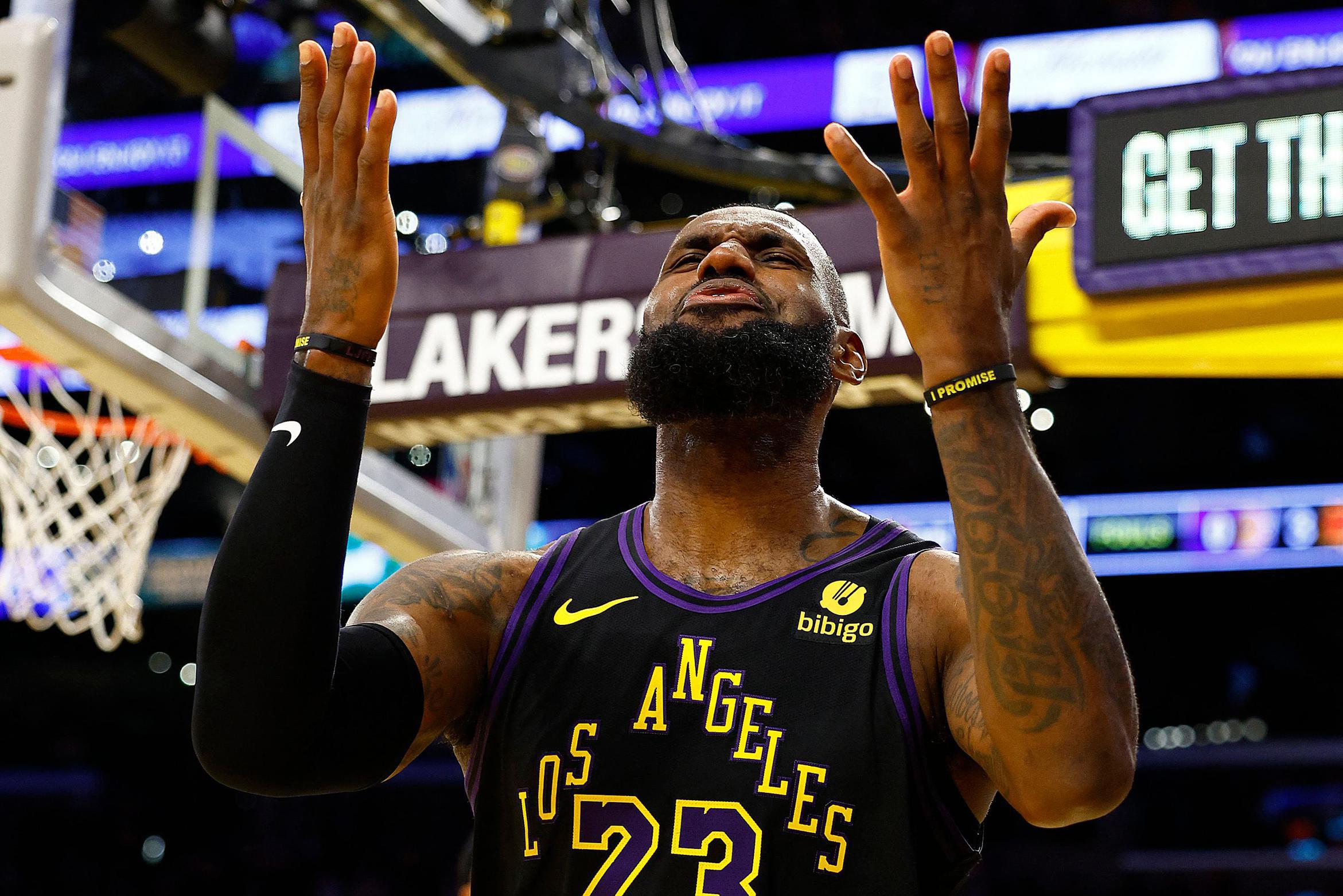 LeBron James helpt Lakers naar halve finales in NBA Cup, ook Milwaukee ...