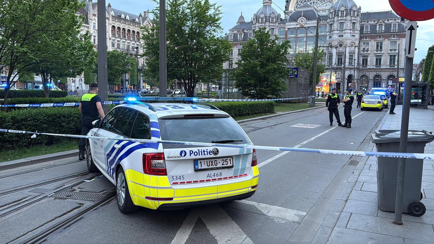 Vier gewonden door messteken bij nieuwe grote vechtpartij op Koningin ...