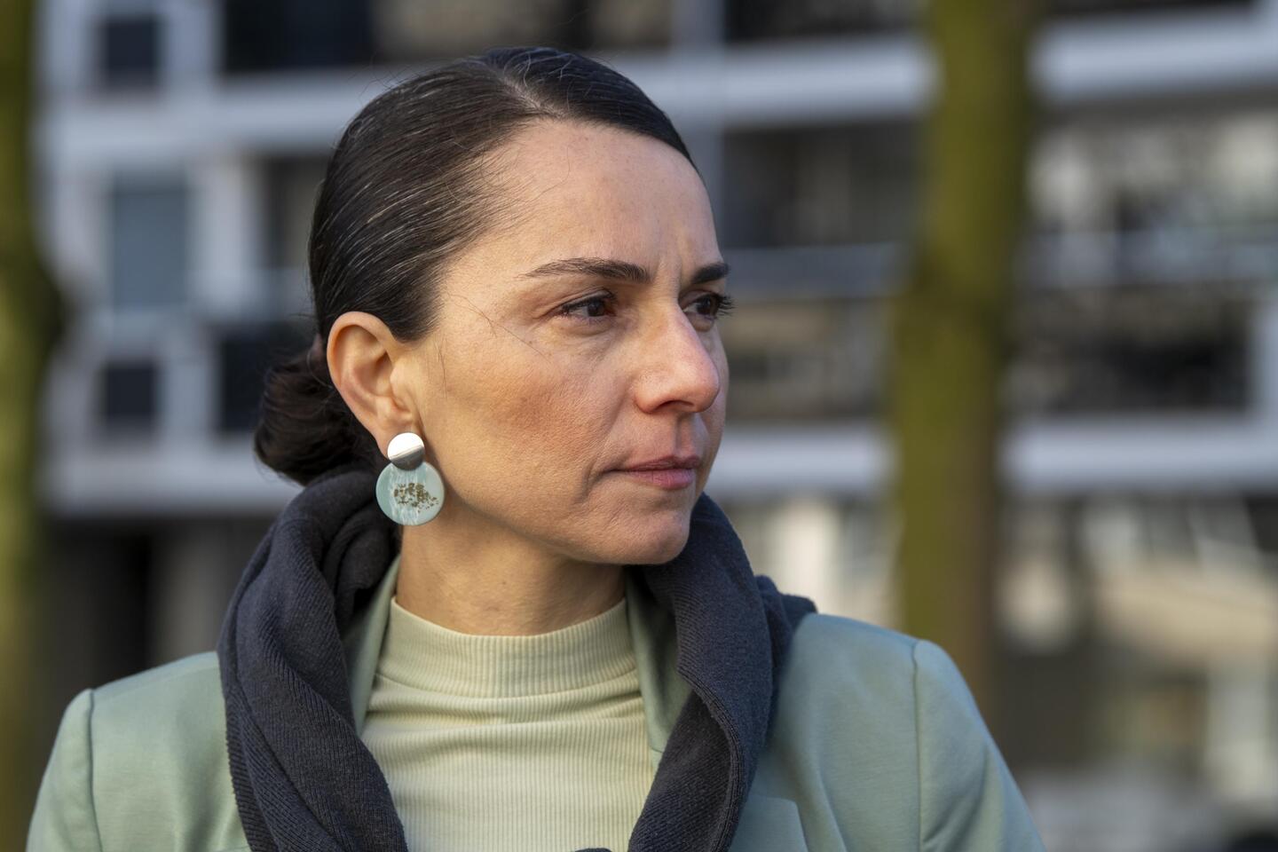 Psychologe Birsen Taspinar schrijft boek De pijn diep vanbinnen: “Hoe ...