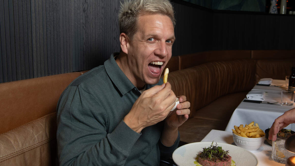 Met James Cooke naar zijn favoriete restaurant in ’t Stad: “Ik ben een ...