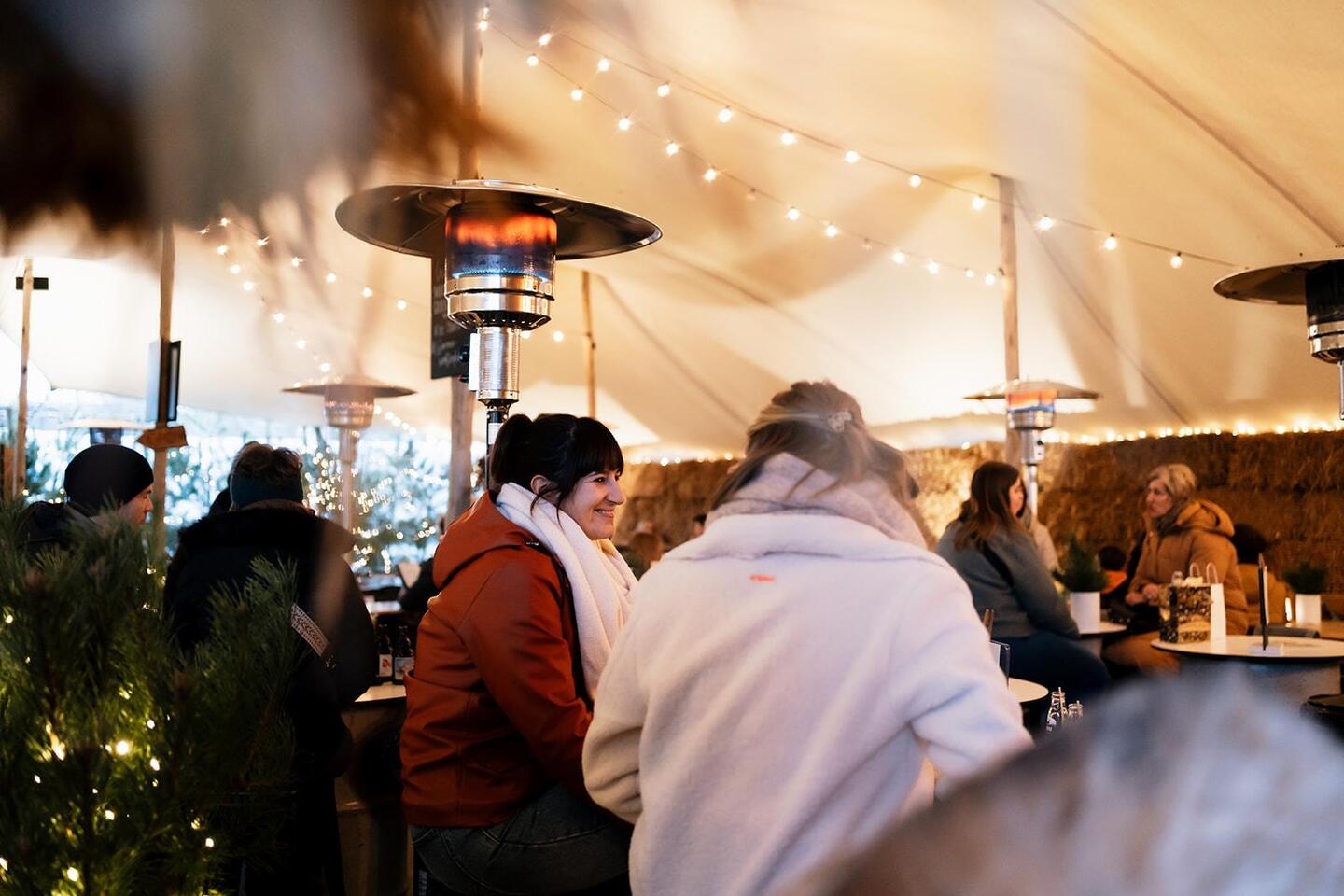 Duurzame winterbar verwent je met biologische gemberlimonade onder ...