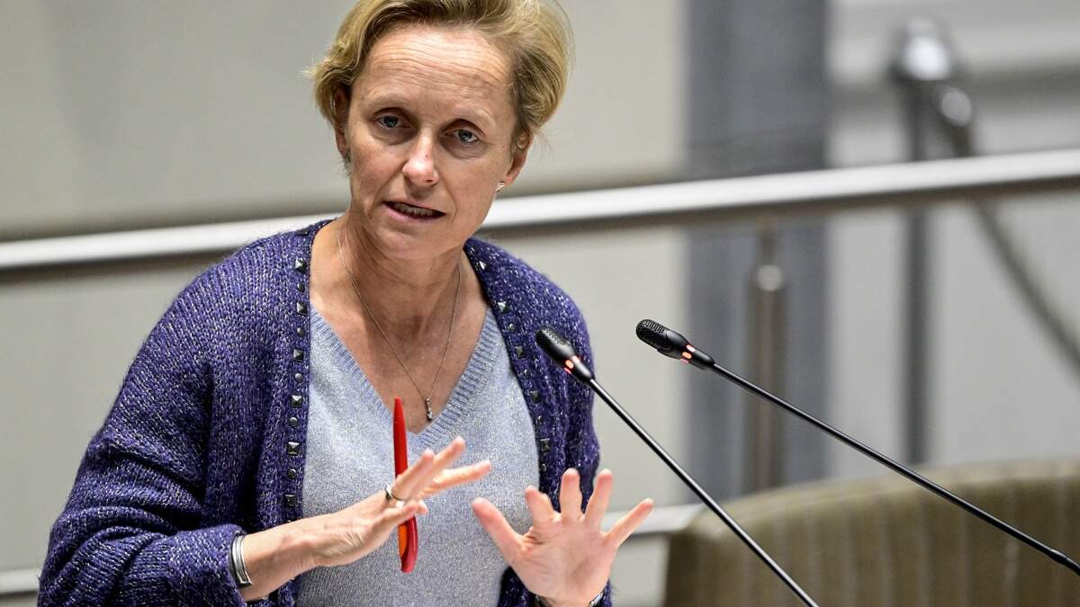 Annick De Ridder zet door met haar besparingen, TreinTramBus woedend ...