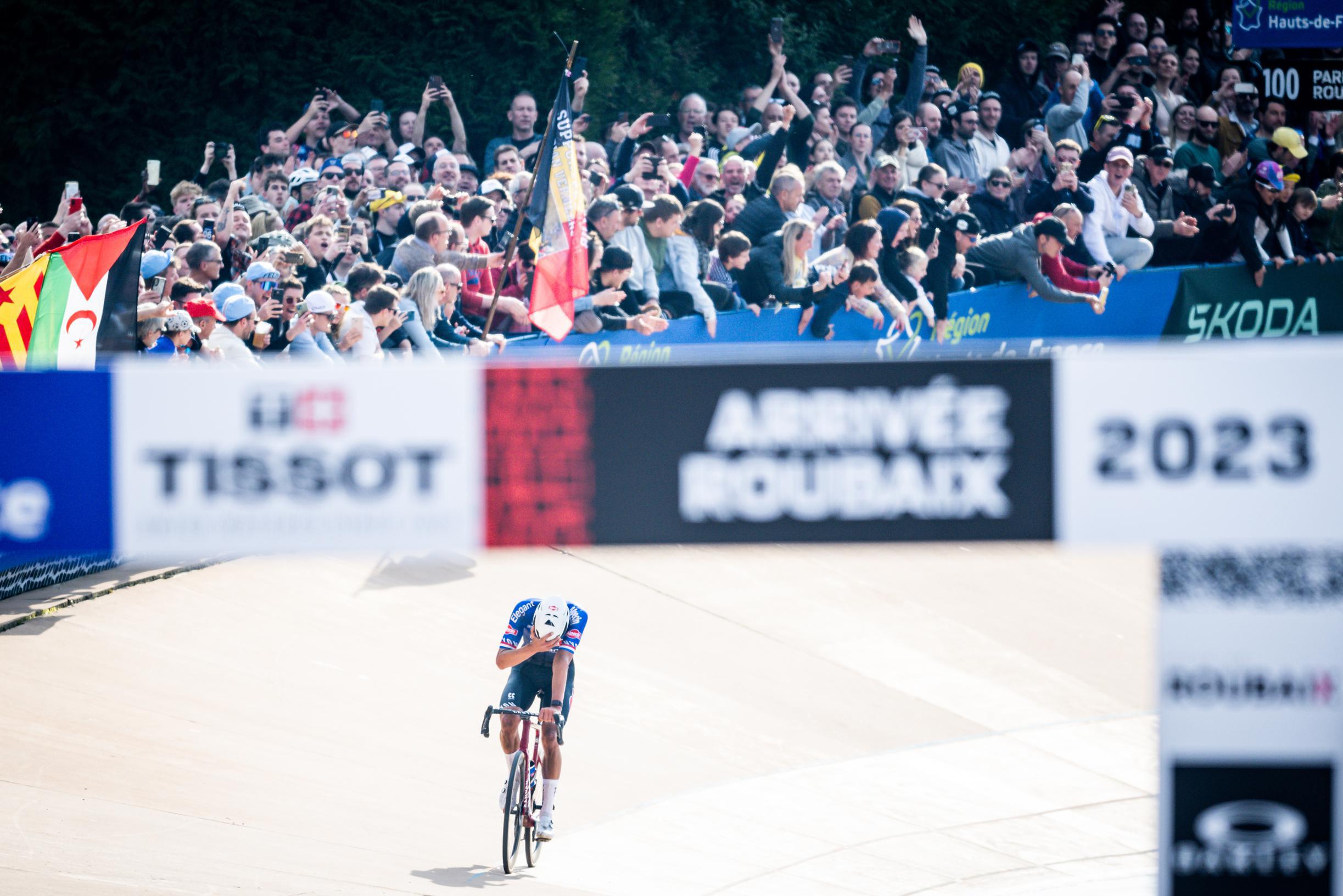 De volledige uitslag van Parijs-Roubaix 2023: deze 135 renners haalden ...