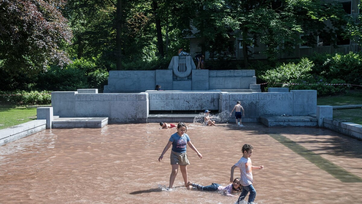 Beeld van ‘pedofiel’ Peter Benoit verwijderd van UAntwerpen ...