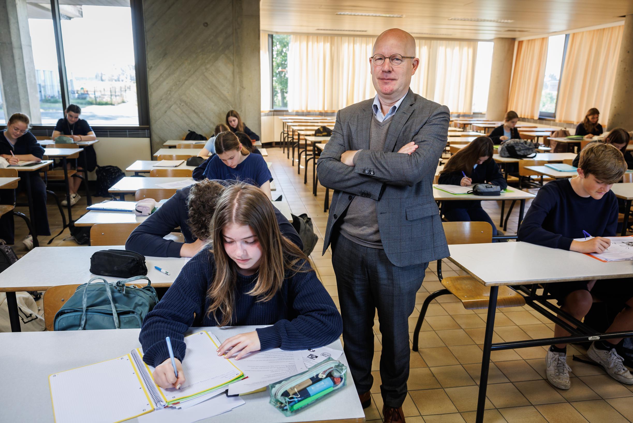 Vier op de tien directeurs uit het middelbaar moeten examens schrappen ...