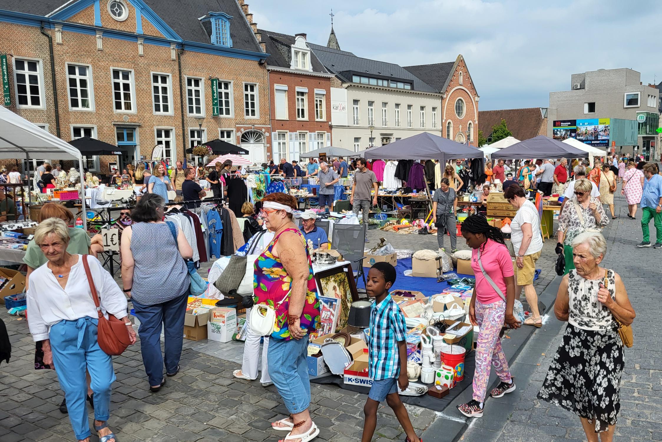 Brocante- en creatieve markt lokt massa volk | GVA