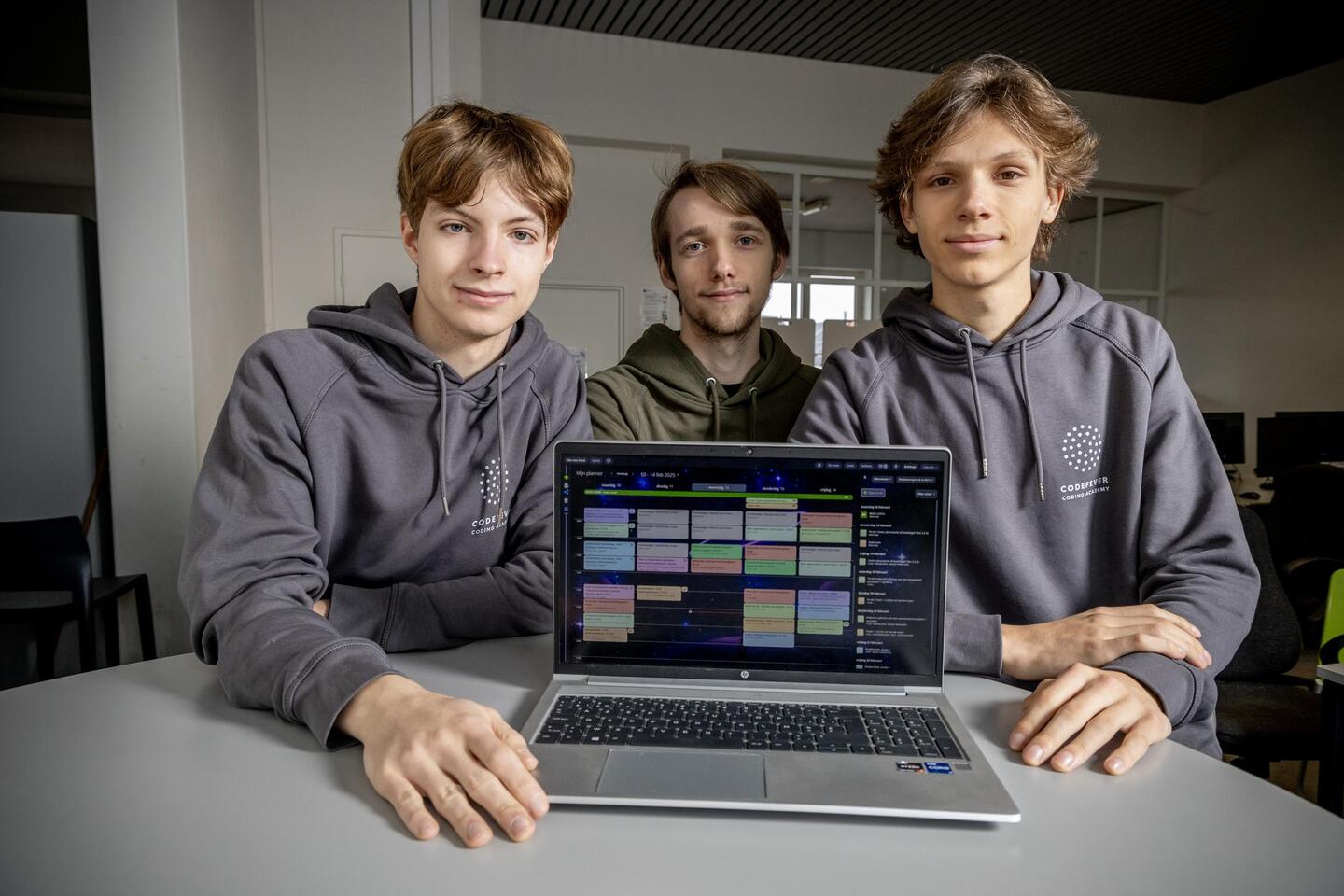 Scholieren pimpen Smartschool met spelletjes of vertrektijden van de ...