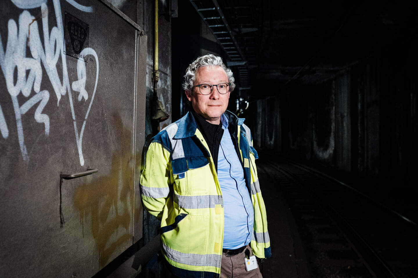 Vocht, graffiti en versleten sporen: waarom de premetrotunnel maanden ...