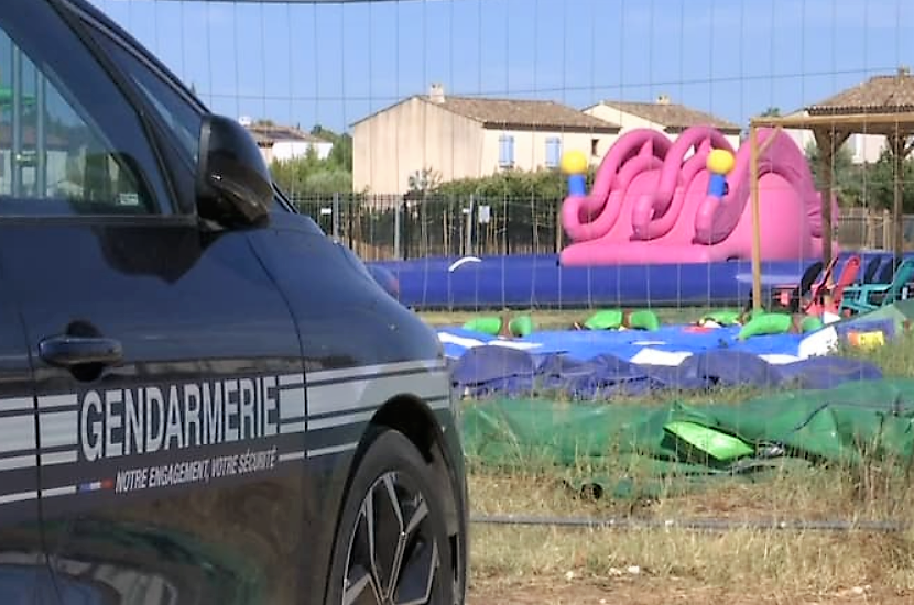 35-jarige vader komt om nadat opblaasattractie gaat vliegen in Frans pretpark, dochtertje (3) in ...