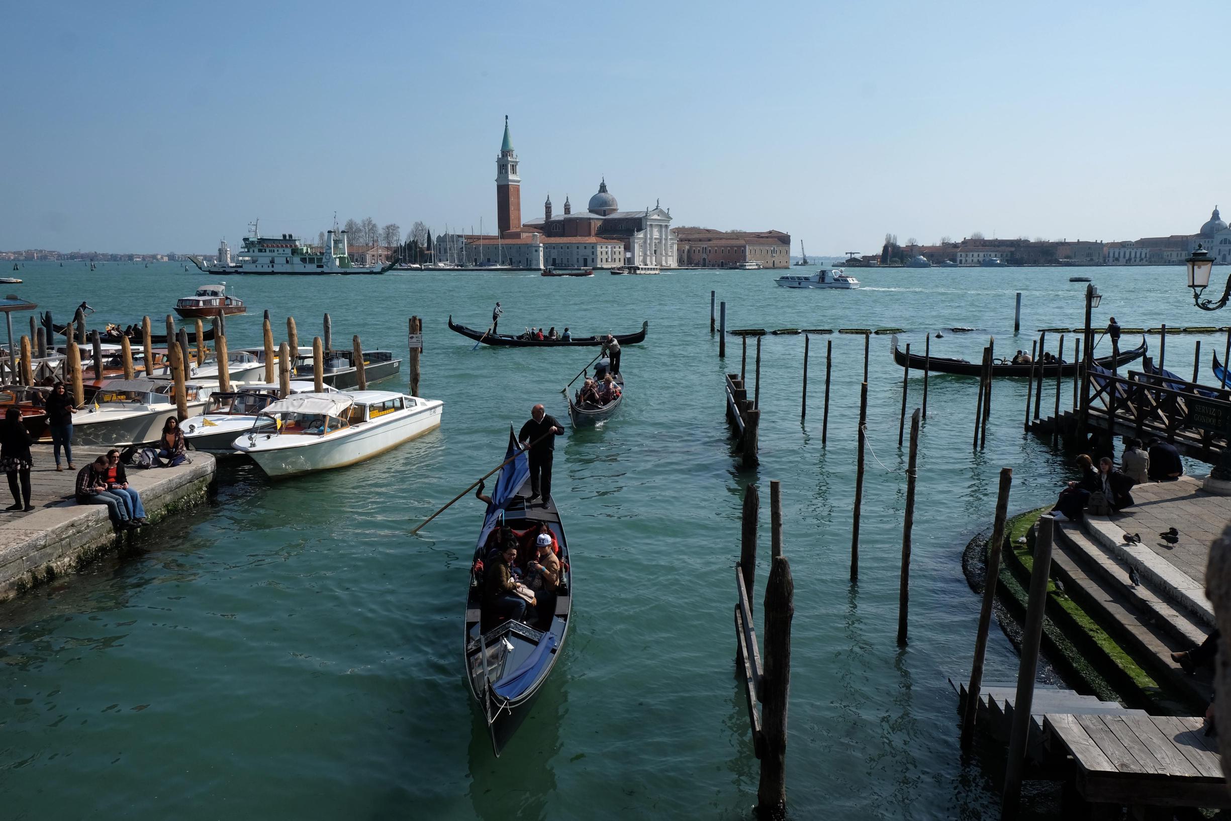 Venetië test na meer dan 35 jaar dam tegen overstroming | GVA