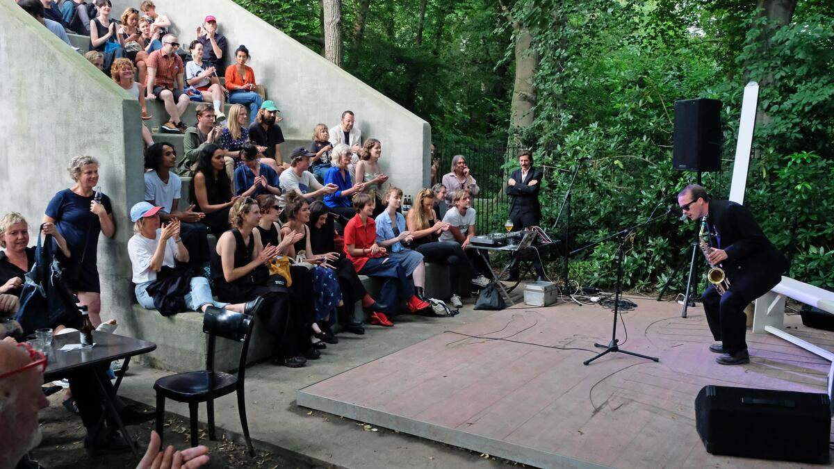 Openluchtpodium en ‘sociale sculptuur’ De Nor in Middelheimmuseum zet ...