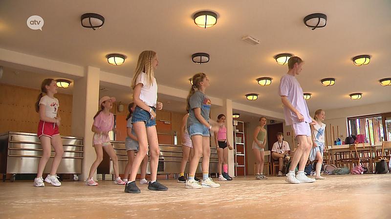 150 kinderen en jongeren leren dansen op de Supastar-stage | GVA