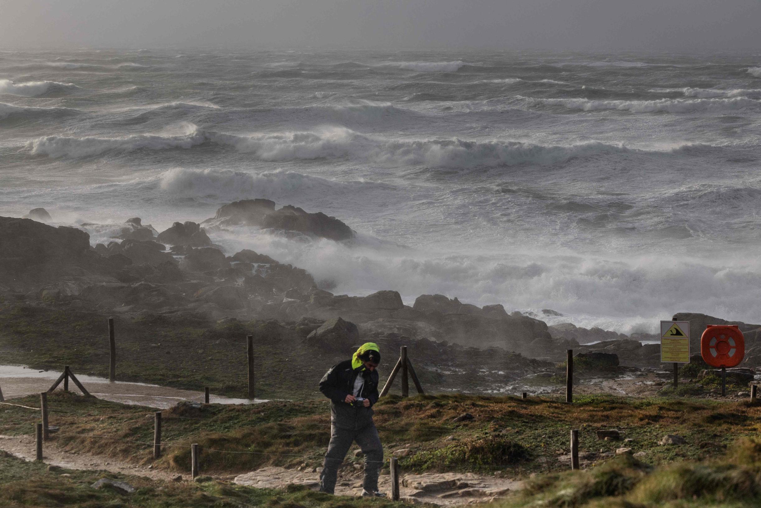 Zowat 50.000 gezinnen zonder elektriciteit in Frankrijk na storm ...