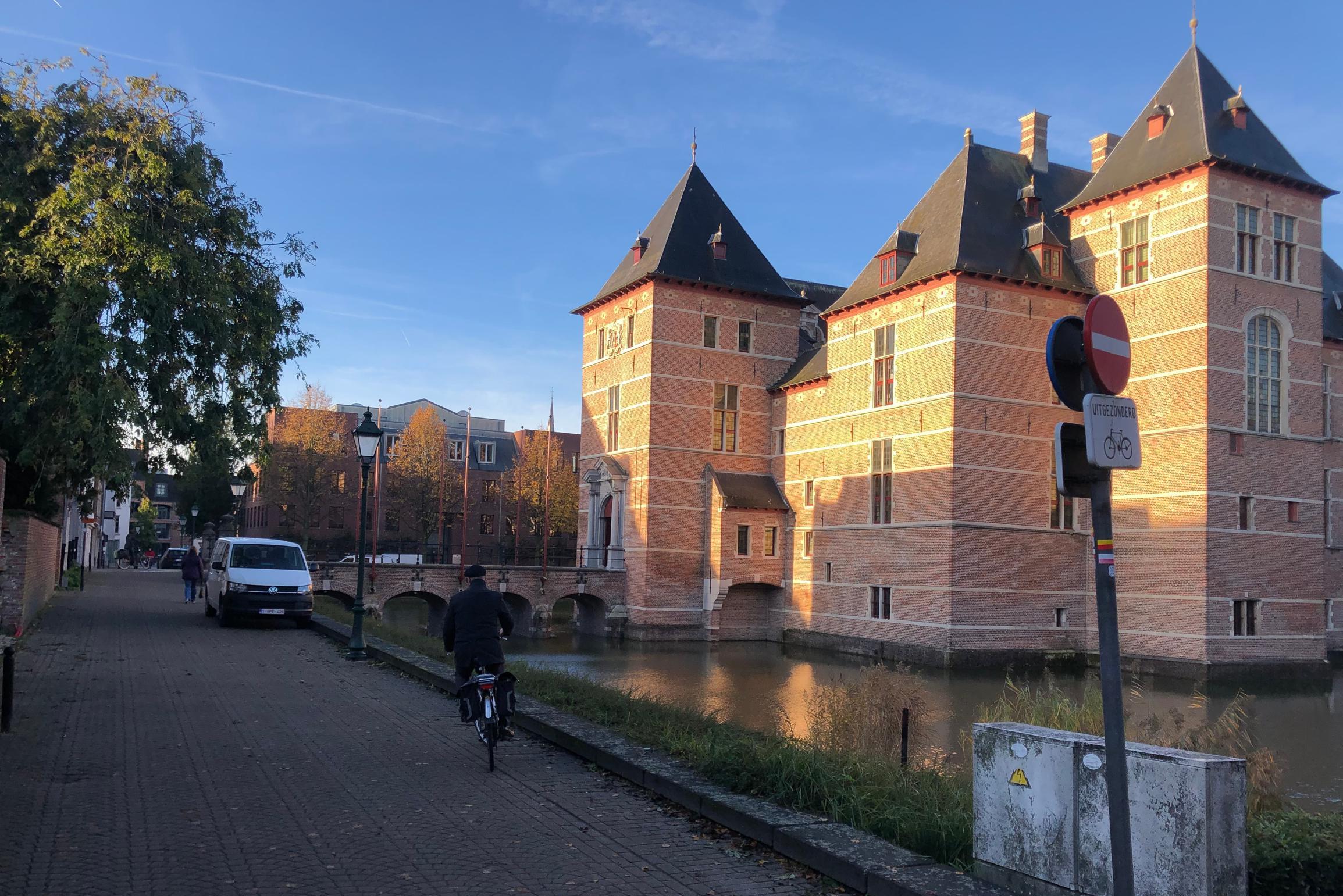 Beleggingsadviseur moet drie jaar naar de cel voor nieuwe feiten van ...