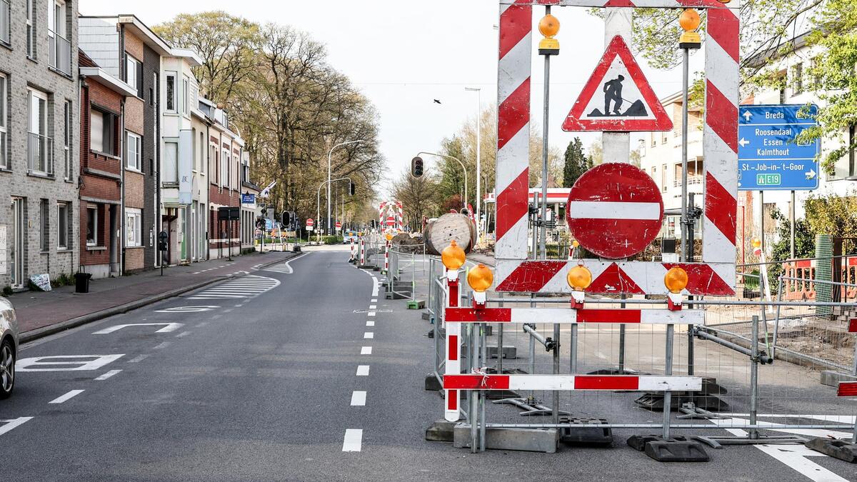 Werken kruispunt Bredabaan met Essensteenweg en Sint-Jobsesteenweg ...