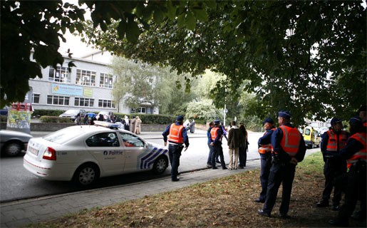 Acties tegen hoofddoekenverbod worden grimmiger | GVA