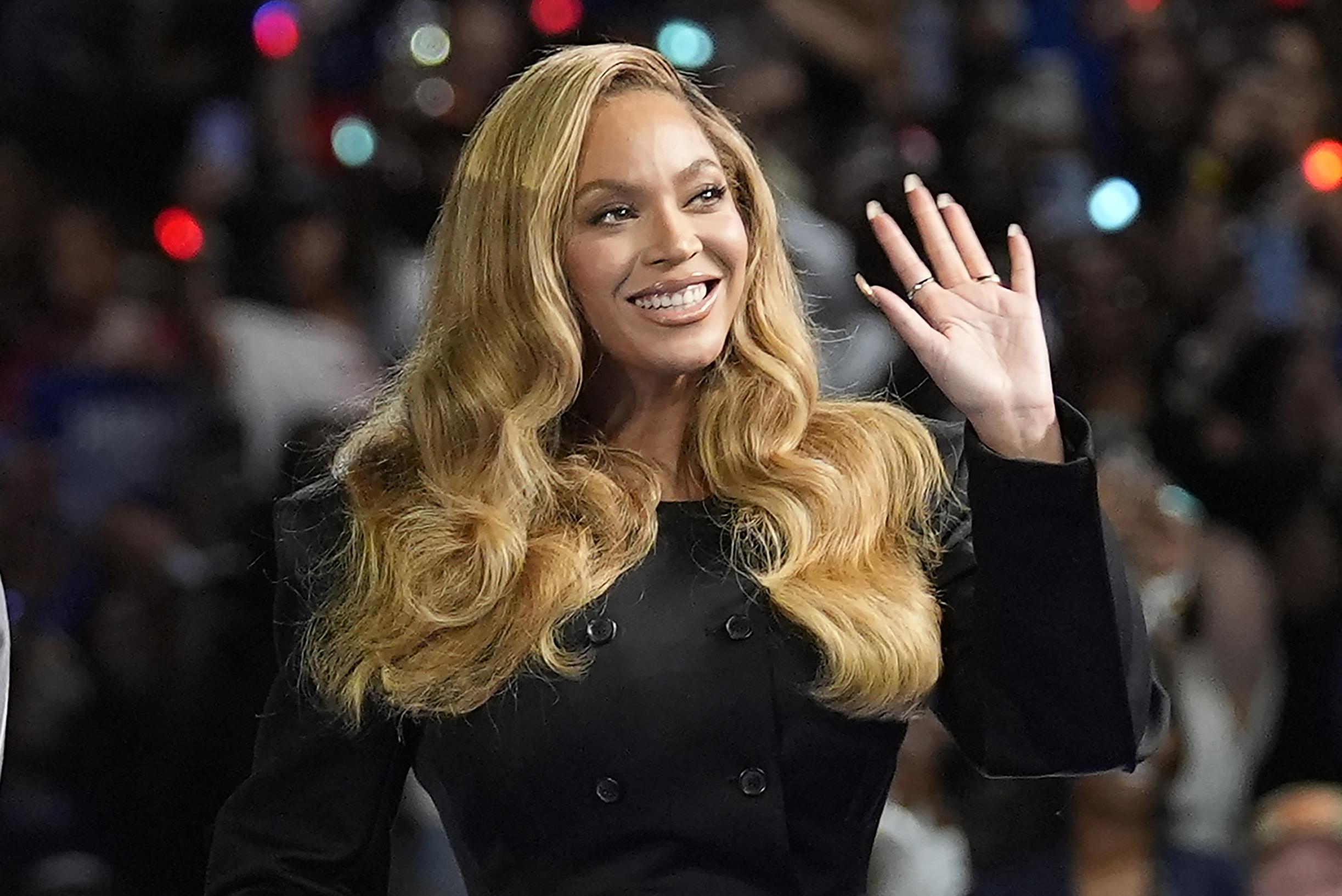 Beyoncé treedt op tijdens halftime show van NFL-wedstrijd, die live te ...