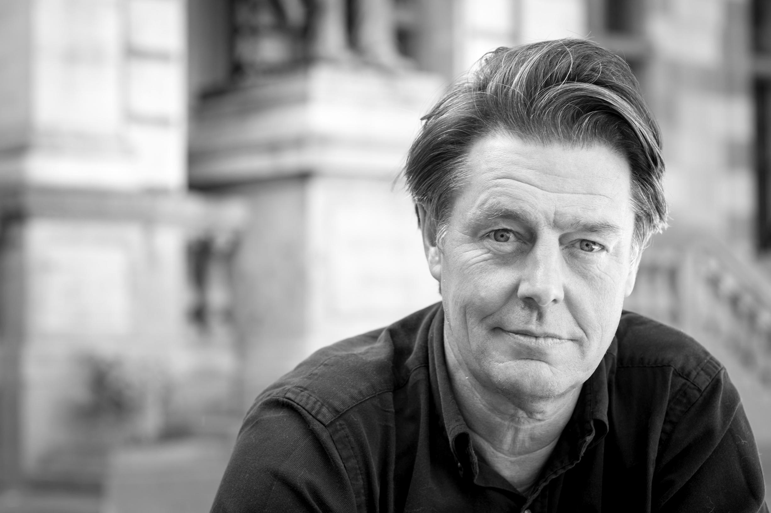 COLUMN. Terwijl de ene moppert, ziet de andere zijn kans om mee te ...
