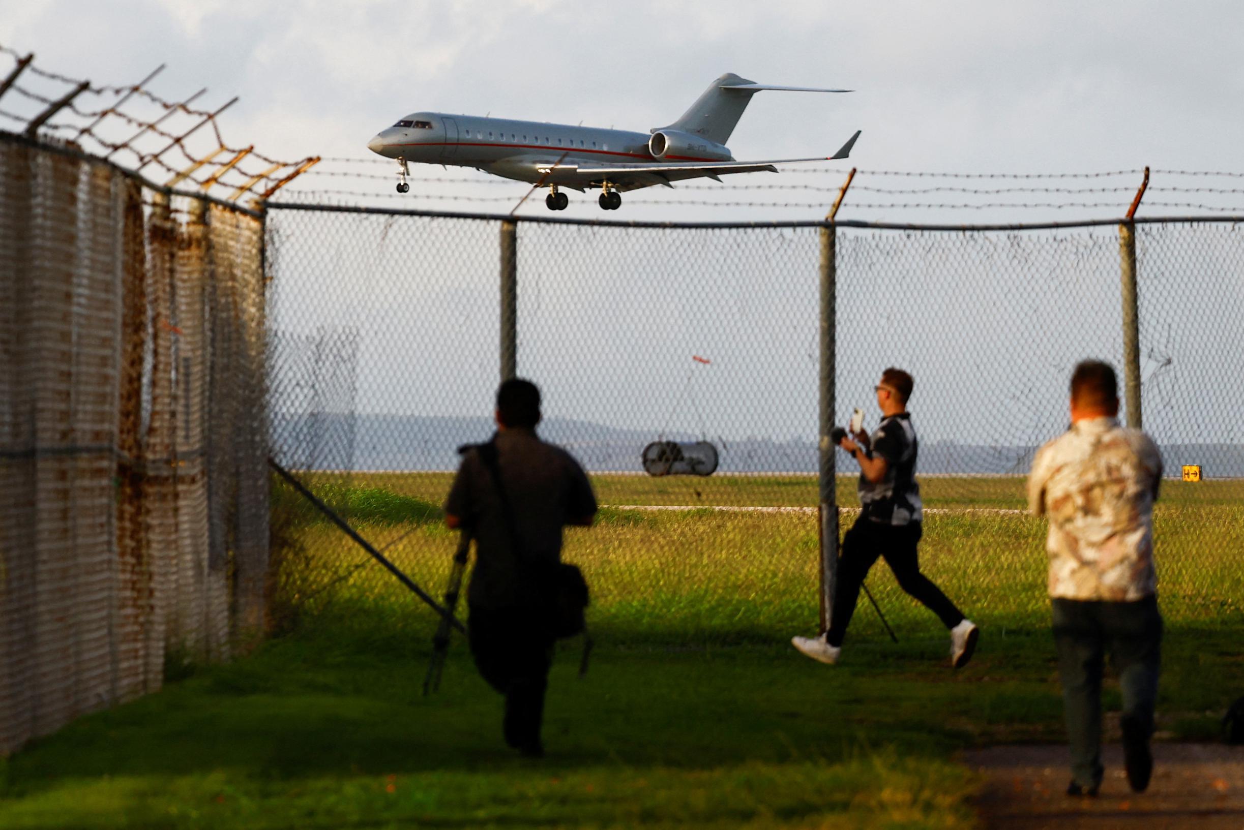 Vliegtuig met Assange aan boord geland op Amerikaans grondgebied | GVA