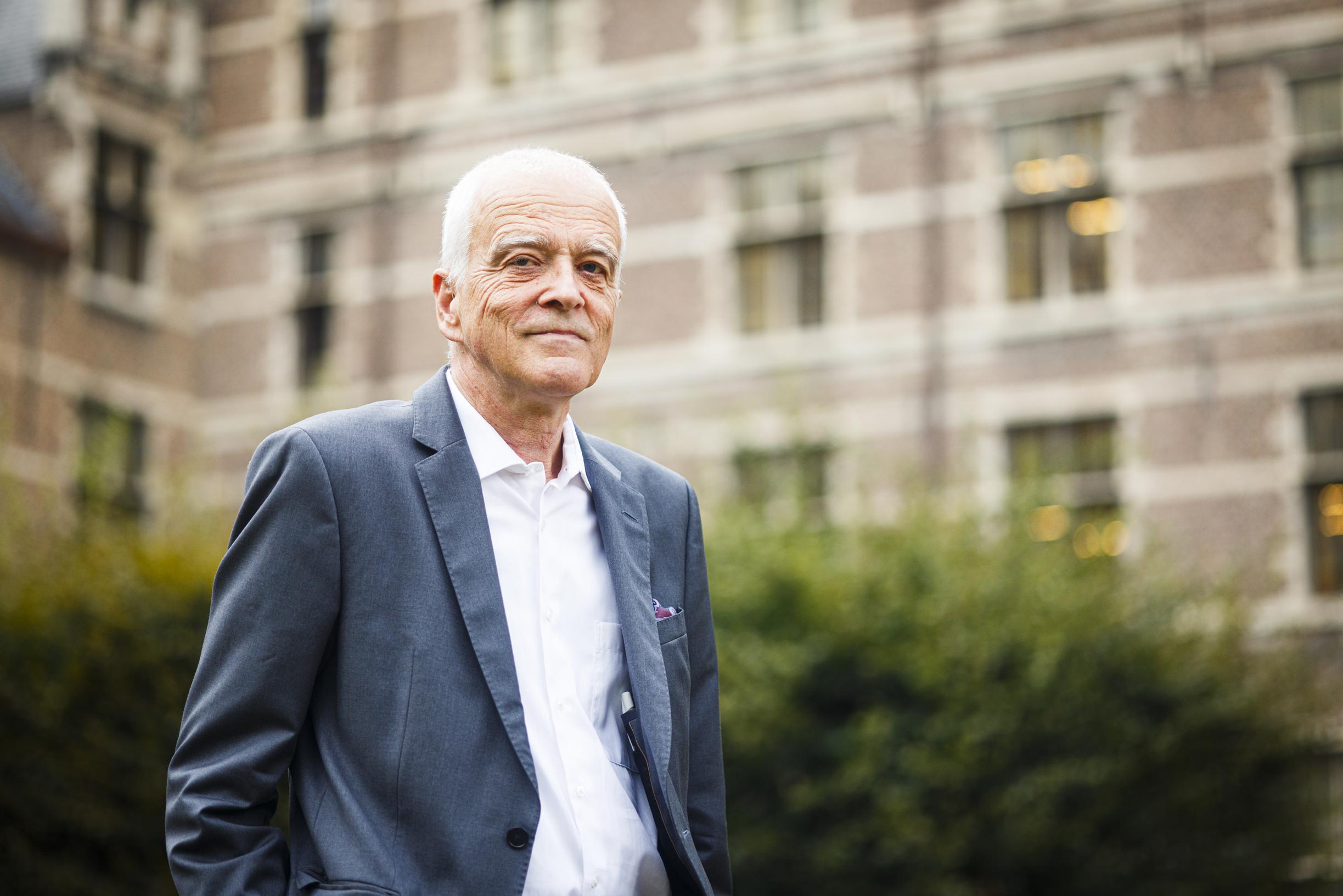 Voormalig UAntwerpen-rector Herman Van Goethem ontvangt Visser ...