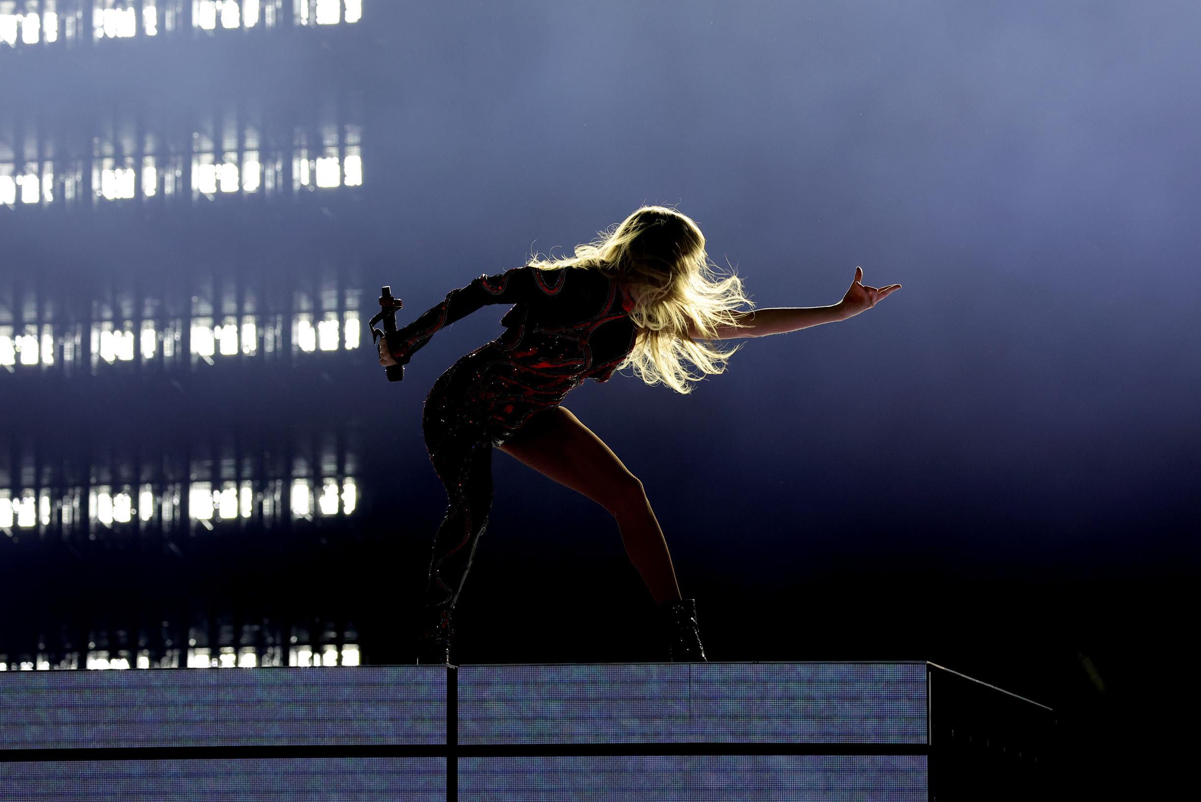 Waarom is Taylor Swift nu opeens een ‘girl’ en geen ‘woman’? | GVA