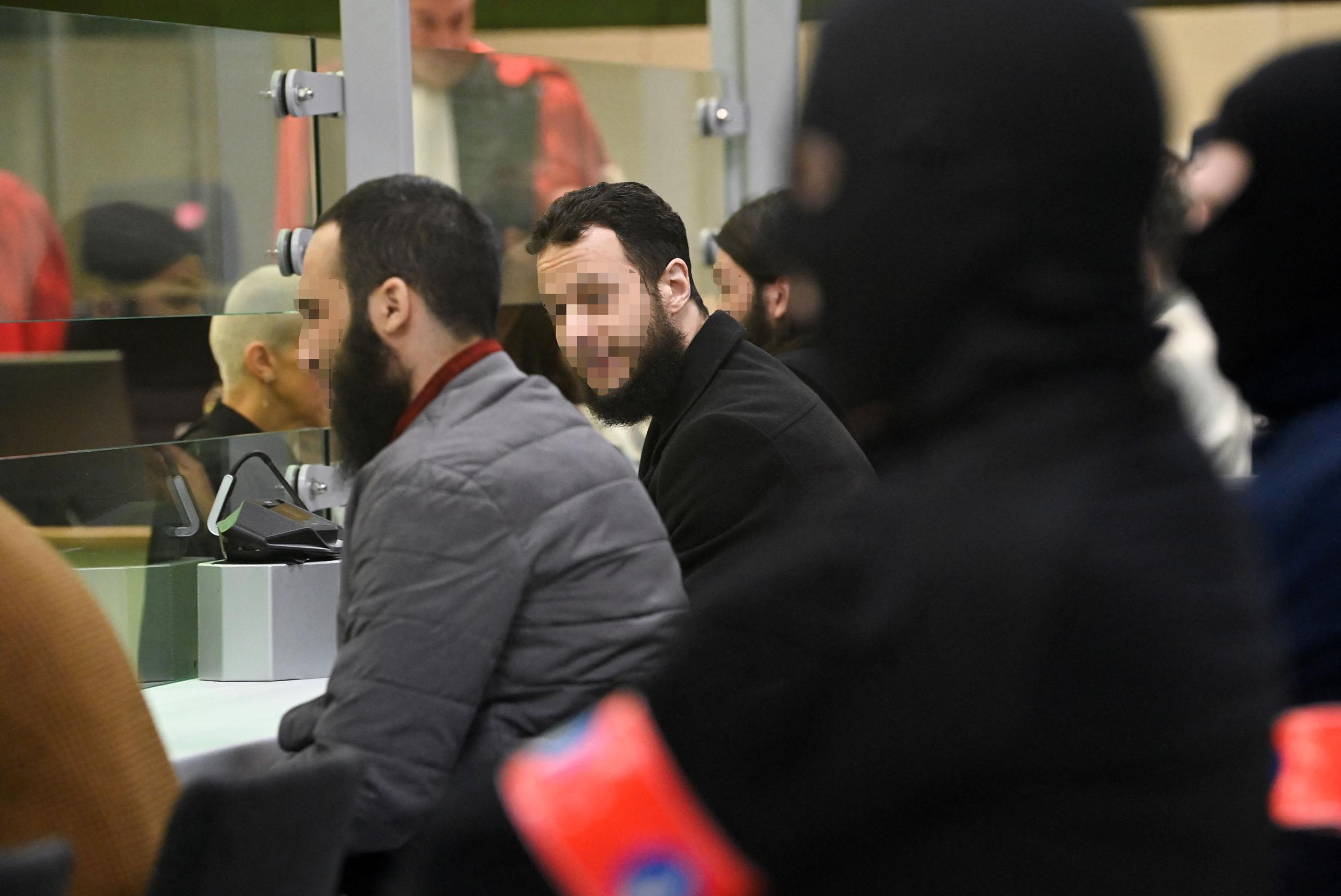 Verdediging Sofien Ayari pleit vrijspraak voor terroristische moord op ...