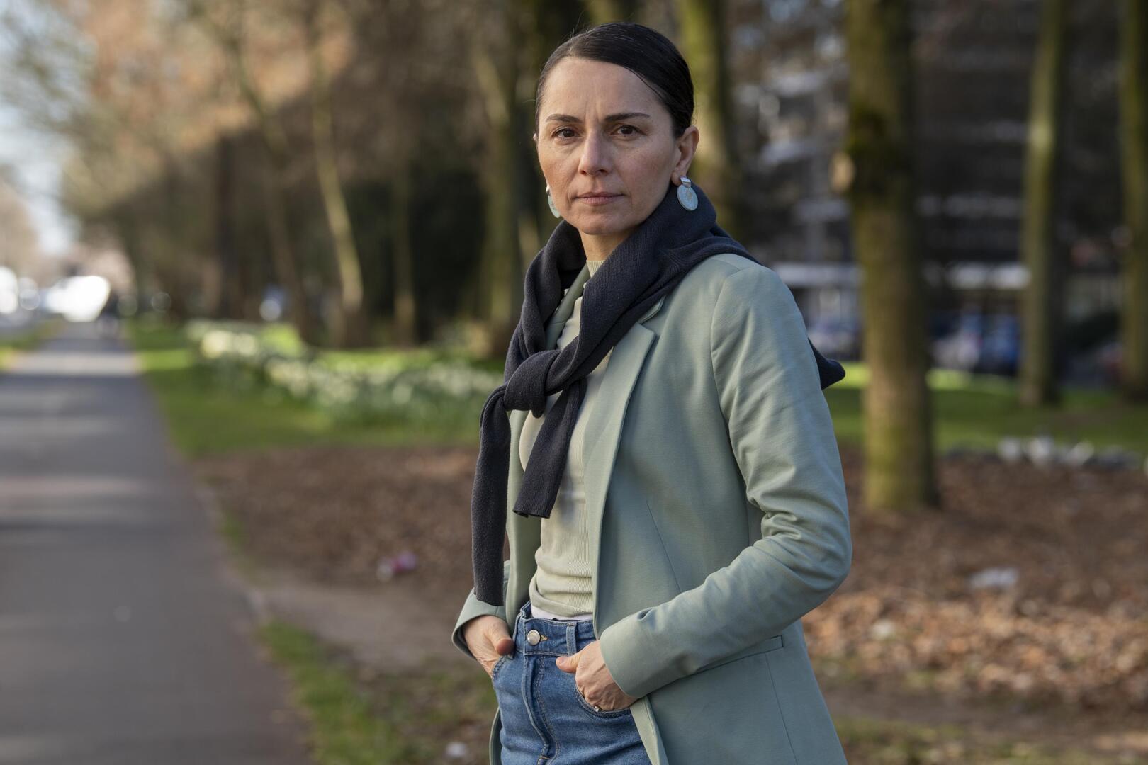 Psychologe Birsen Taspinar schrijft boek De pijn diep vanbinnen: “Hoe ...