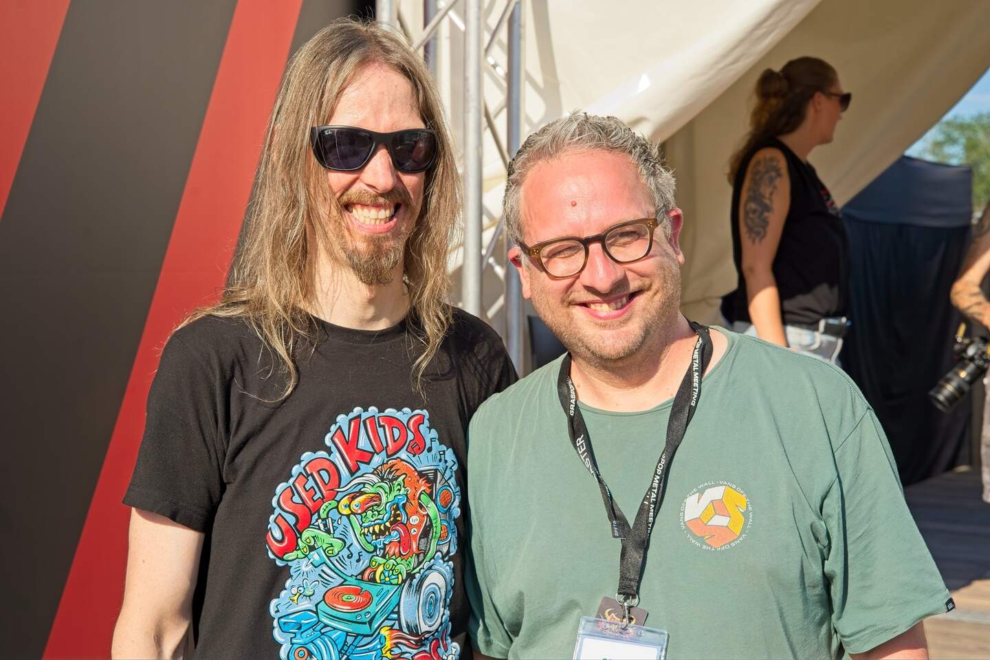 Megadeth-drummer Dirk Verbeuren ontmoet fans met autisme op Graspop ...