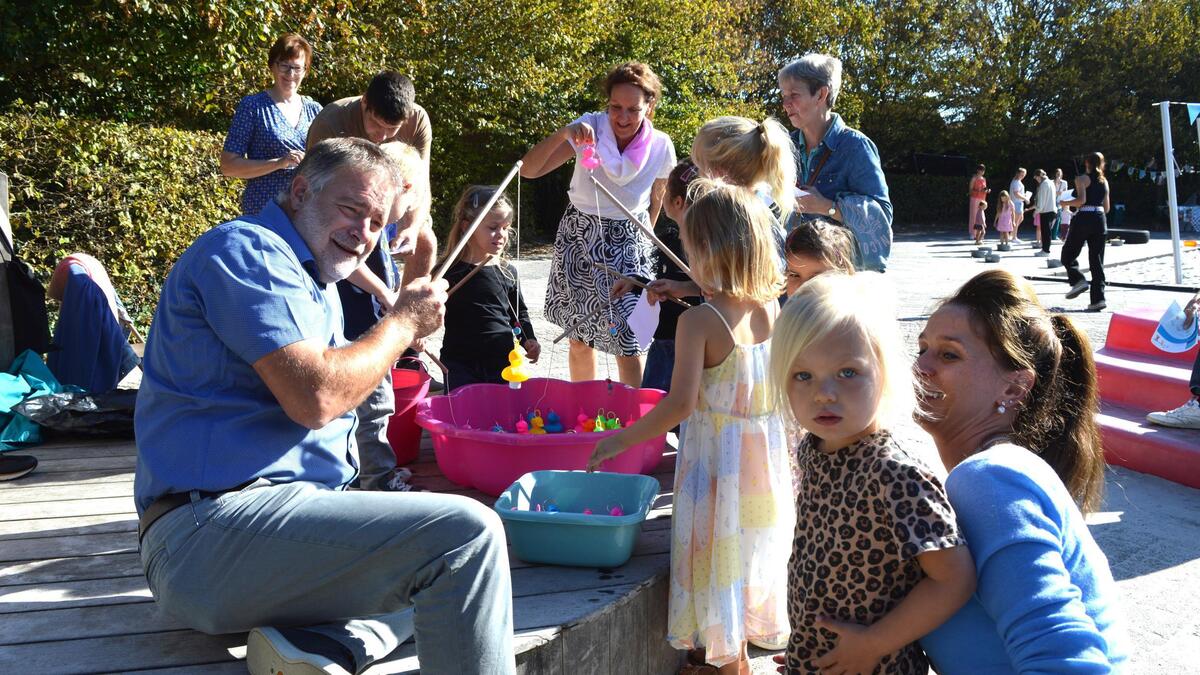 Meer dan 300 kindjes en hun ouders op Charretten- & Trottinettentocht ...