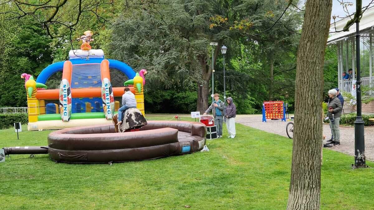IN BEELD. Het Lintse park nodigt ook in regenweer uit om buiten te ...
