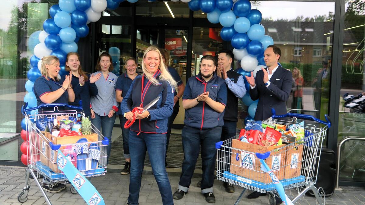 Trouwe klanten én buren blij met heropening Aldi: “Eindelijk verlost ...