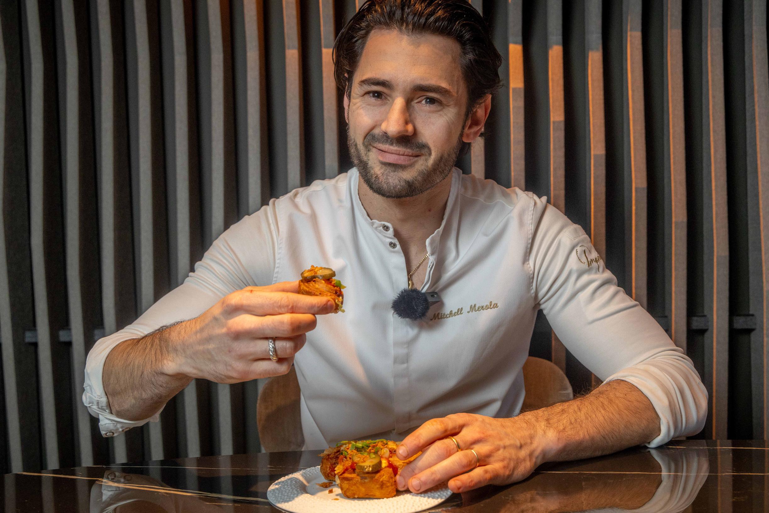 Chef-kok Mitchell Merola proeft de Volo en het Worstenbroodje Remix | GVA
