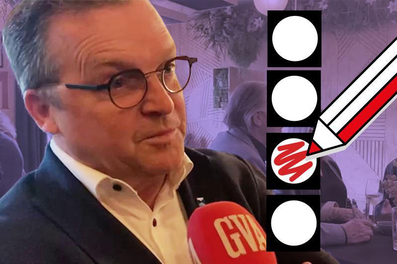 Paul Van Miert geeft burgemeesterschap met felicitaties door aan Hannes ...