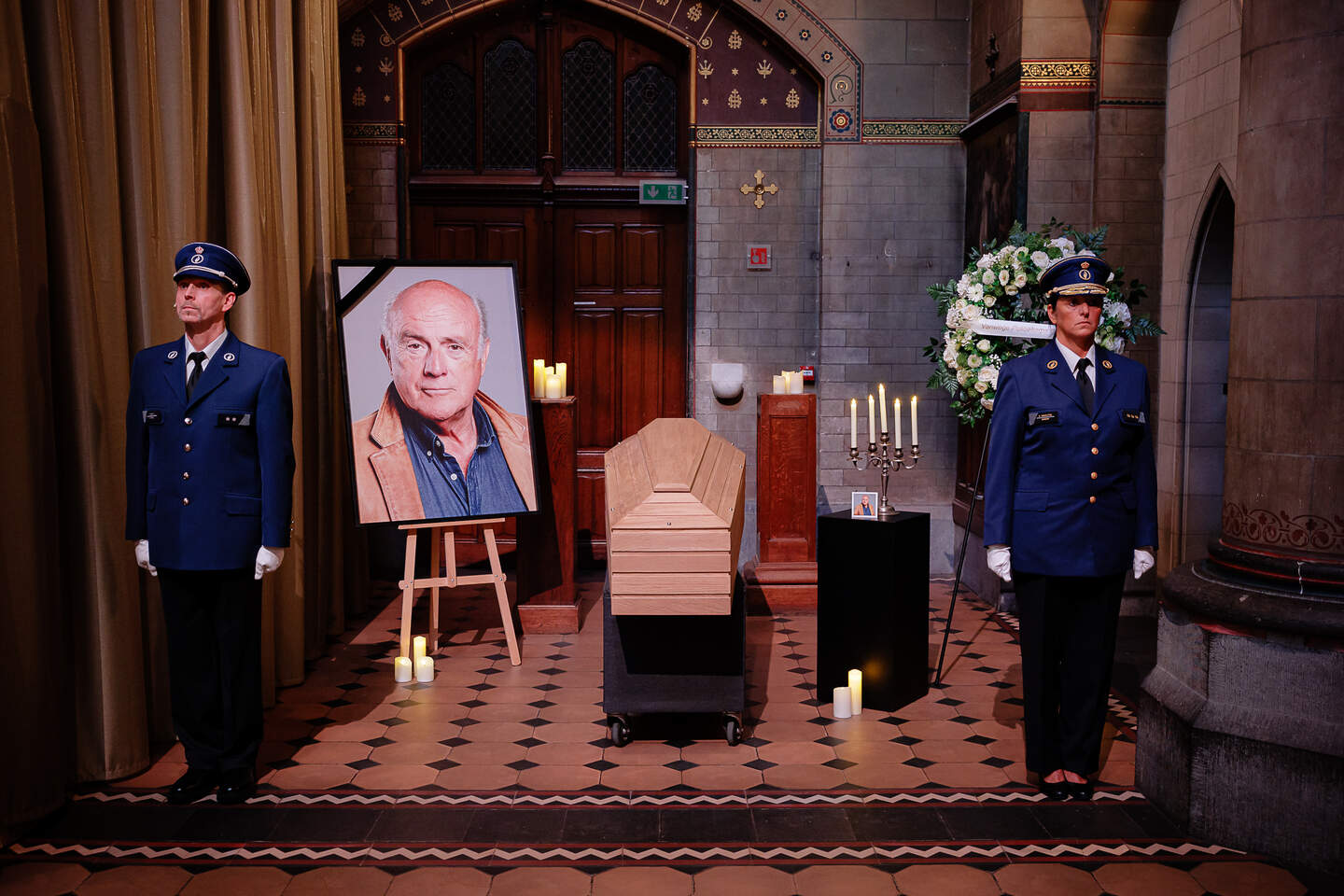 Emotioneel eerbetoon en staande ovatie voor Herbert Flack bij afscheid ...
