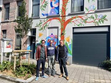 Vergroende buurt viert feest met blik achter de schermen van mARTa ...