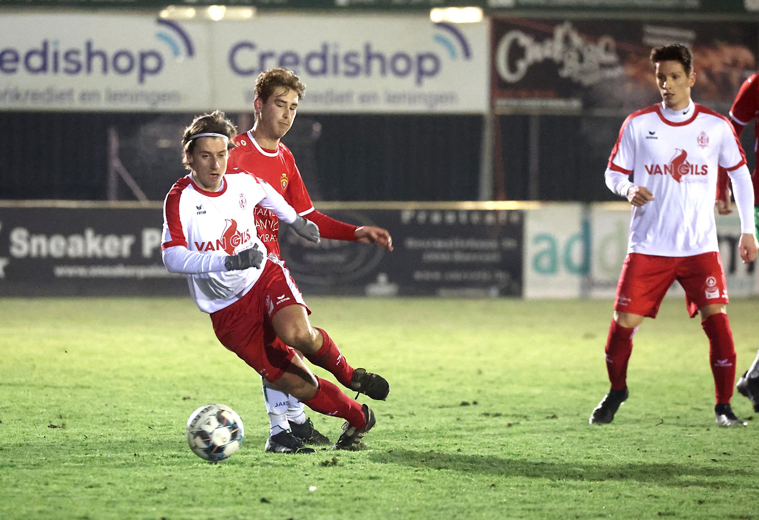 Discutabele penalty bezorgt Loenhout de zege: “We gaan nog bikkelen tot ...