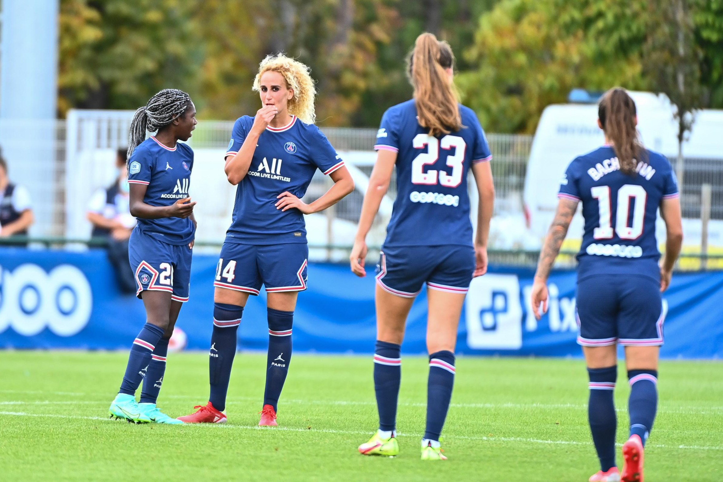 Mishandelde PSG-speelster Kheira Hamraoui reageert voor het eerst na ...