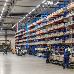 Reynaers Aluminium geeft inkijk in hypermoderne magazijnen van 23 ...