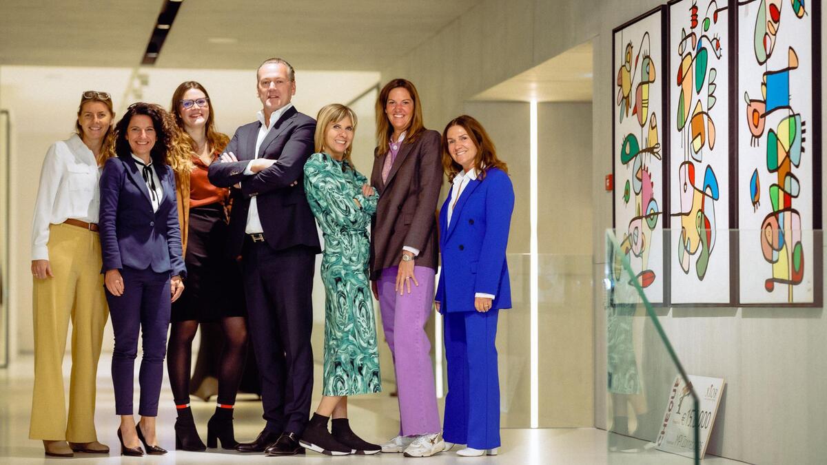 MPI Zonnebos geeft speelplaats kleur: “Dankzij kunstwerken van Julie ...