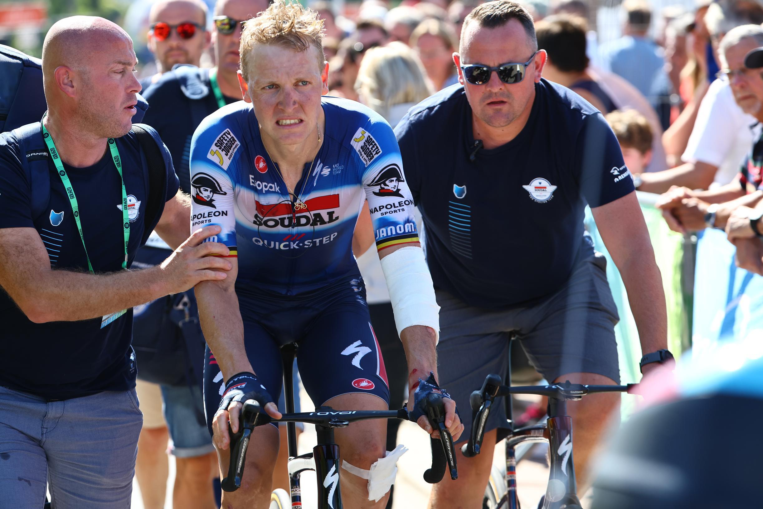 Tim Merlier stapt dan toch uit Renewi Tour wegens te veel last van ...