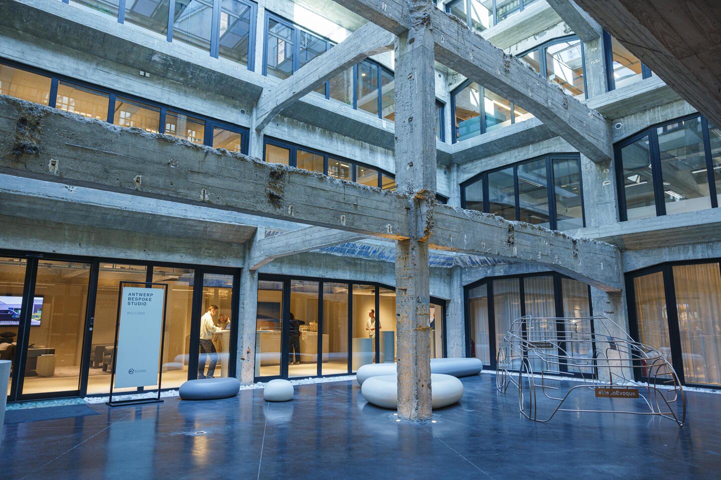 Range Rover opent Bespoke Studio voor gepersonaliseerde auto’s op oude ...