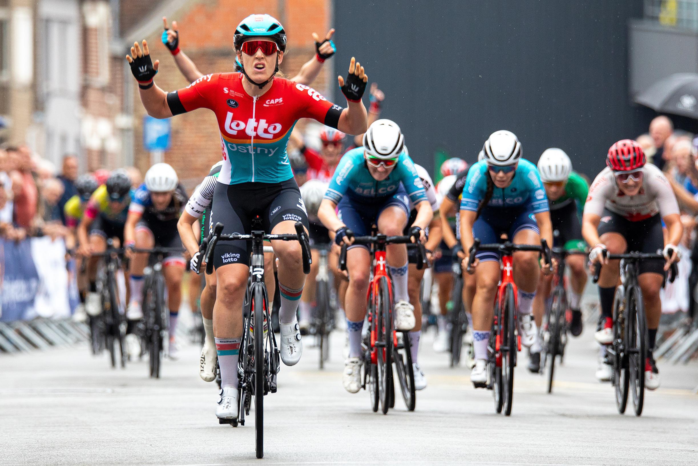Katrijn De Clercq breekt de ban voor Lotto-Dstny in GP Lucien Van Impe ...