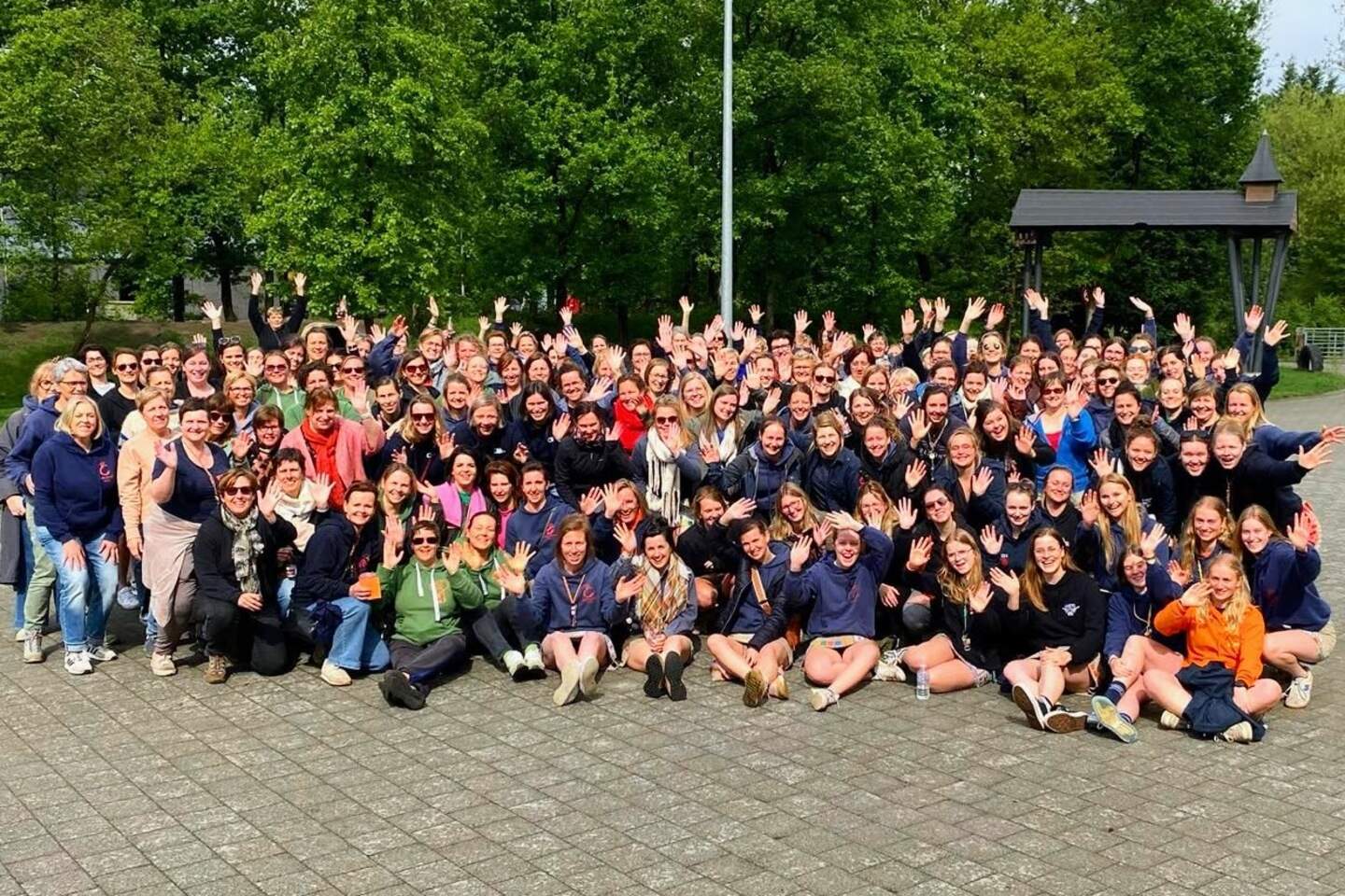 170 vroegere Chiroleidsters gaan opnieuw op kamp: “Met puddingpap als ...