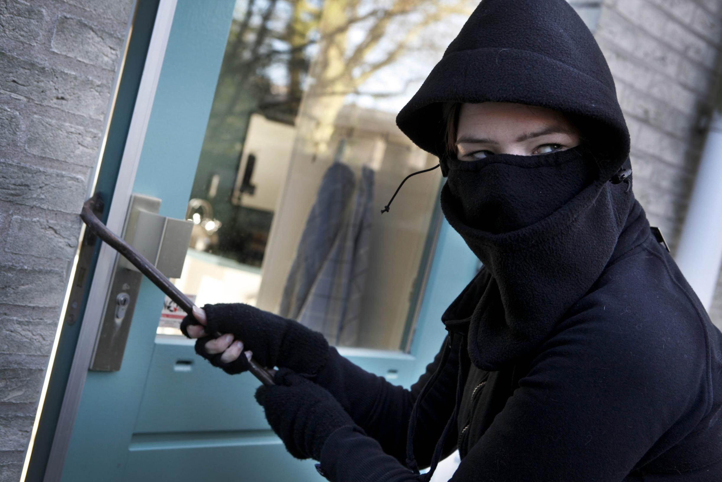 Meisje (15) staat plots oog in oog met inbreker: parket eist jaar cel ...