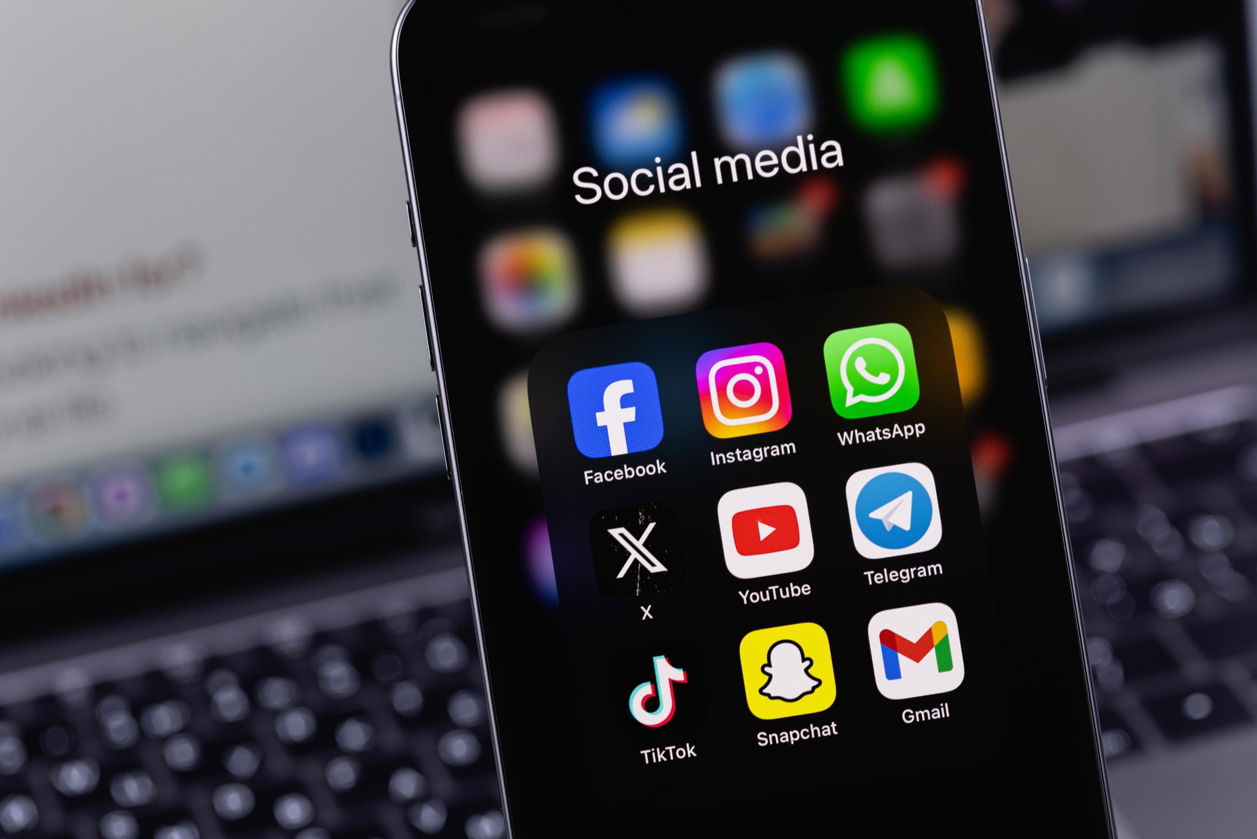 Wereldwijd problemen bij Meta: Facebook, Whatsapp en Instagram lagen ...