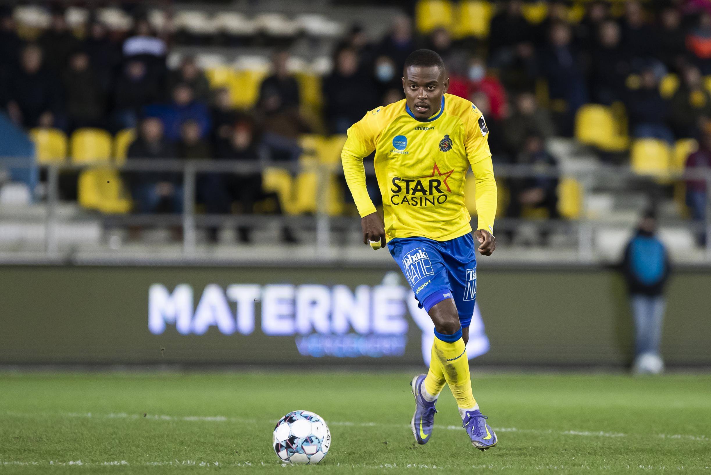 Derrick Tshimanga blijft nog een jaar langer de Beverse flank ...