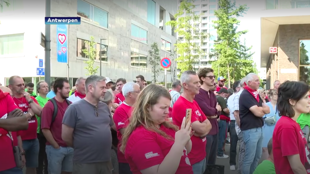 Herdenking voor ingestorte school op Nieuw Zuid: “Symbool voor wat er ...
