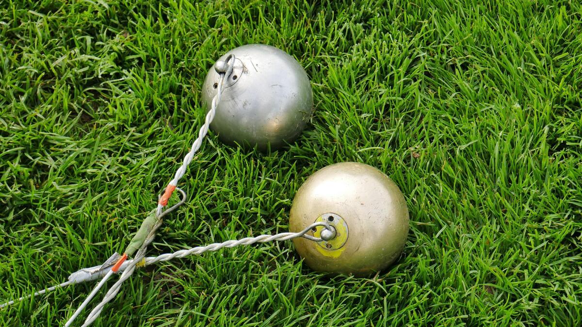 Man sterft nadat hij wordt geraakt door metalen bal op Highland Games ...